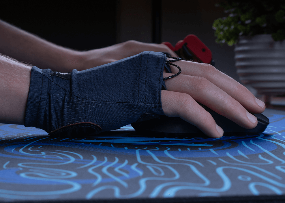 Grindclaw gaming glove